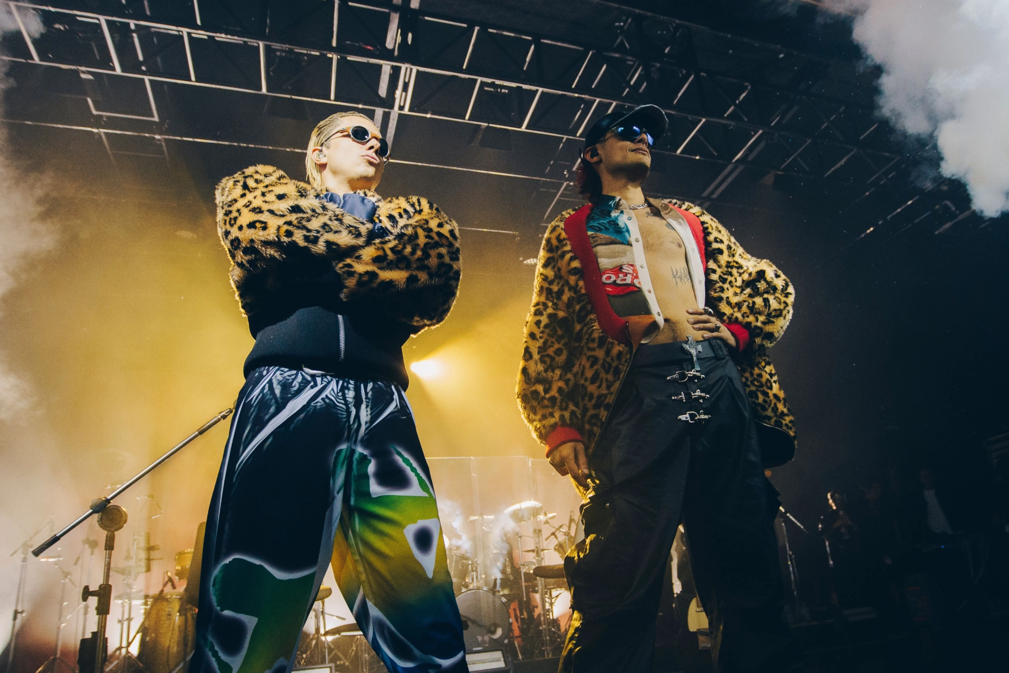 Ca7riel & Paco Amoroso têm público nas mãos no show em São Paulo; veja ...